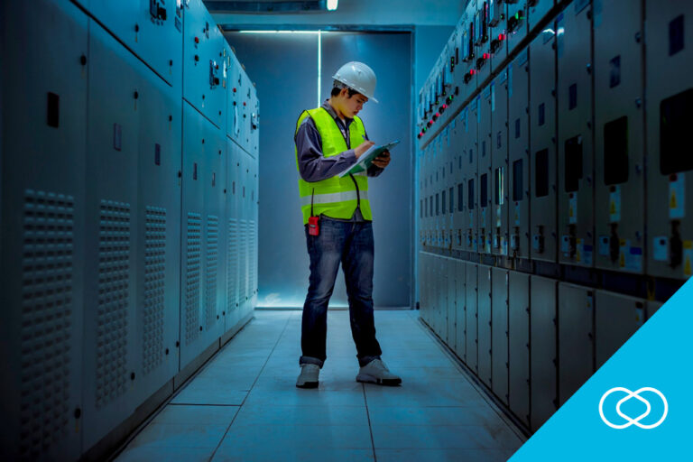 Getting a Switch-room Installed Through a Roof - M&S Transport